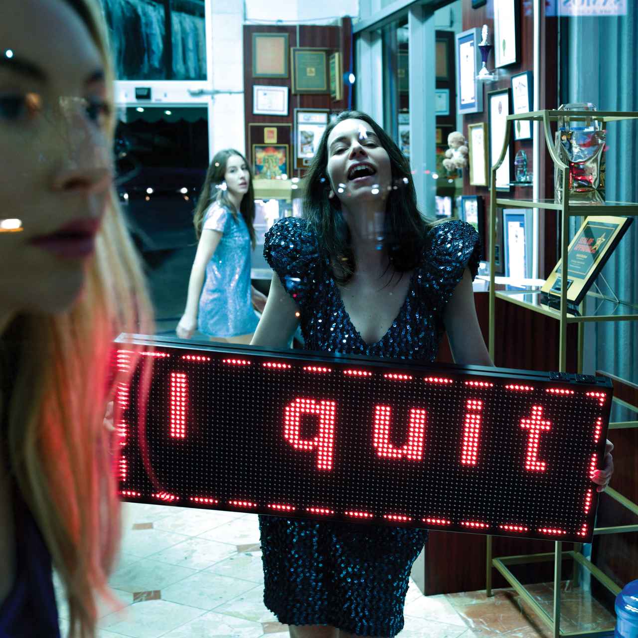 「これが私たちの理想」──HAIM、5年ぶり新作『I quit』発表＆先行SG配信スタート！フジロックで再会へ | フロントロウ